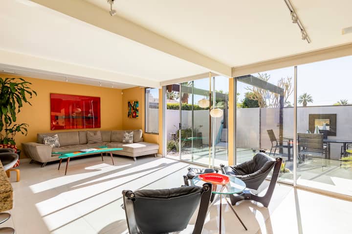 Holiday Special. Dec 1 Thru Dec 31 $95. Per Night - Palm Springs, CA