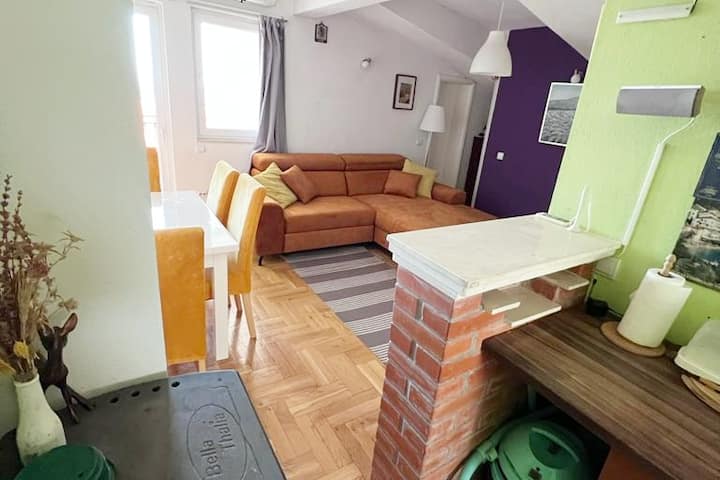 Apartman (4+1) Btw. Split And Omiš + Free Parking - Dugi Rat