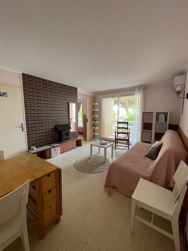 Joli T1 Rez De Jardin 51 M² Classé *** à Cassis - Roquefort-la-Bédoule