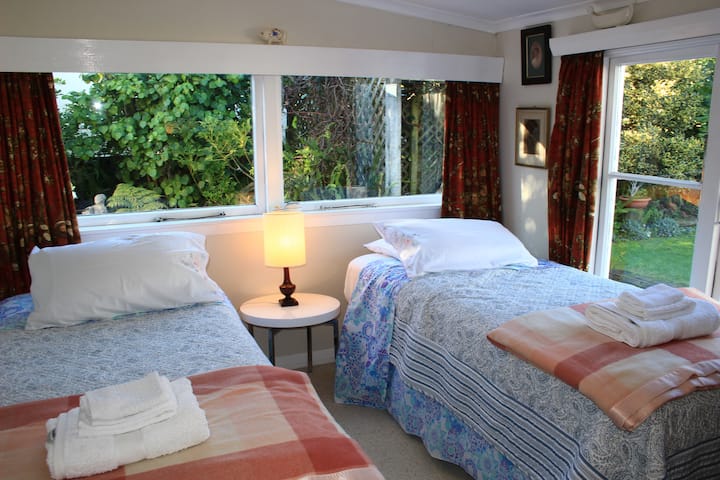 Twinroom In Seaside Cottage. - Wellington
