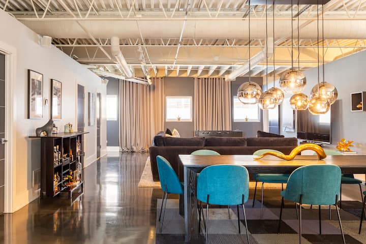 Designer Loft In The Heart Of River West - Chicago