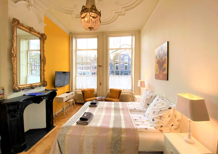 ★ A/c ★ | Beautiful City Center Canal View Room ★ - Amsterdam