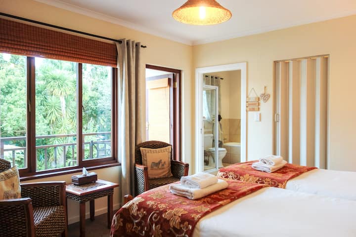 Cherry Berry Guest House - Serengeti Suite - George