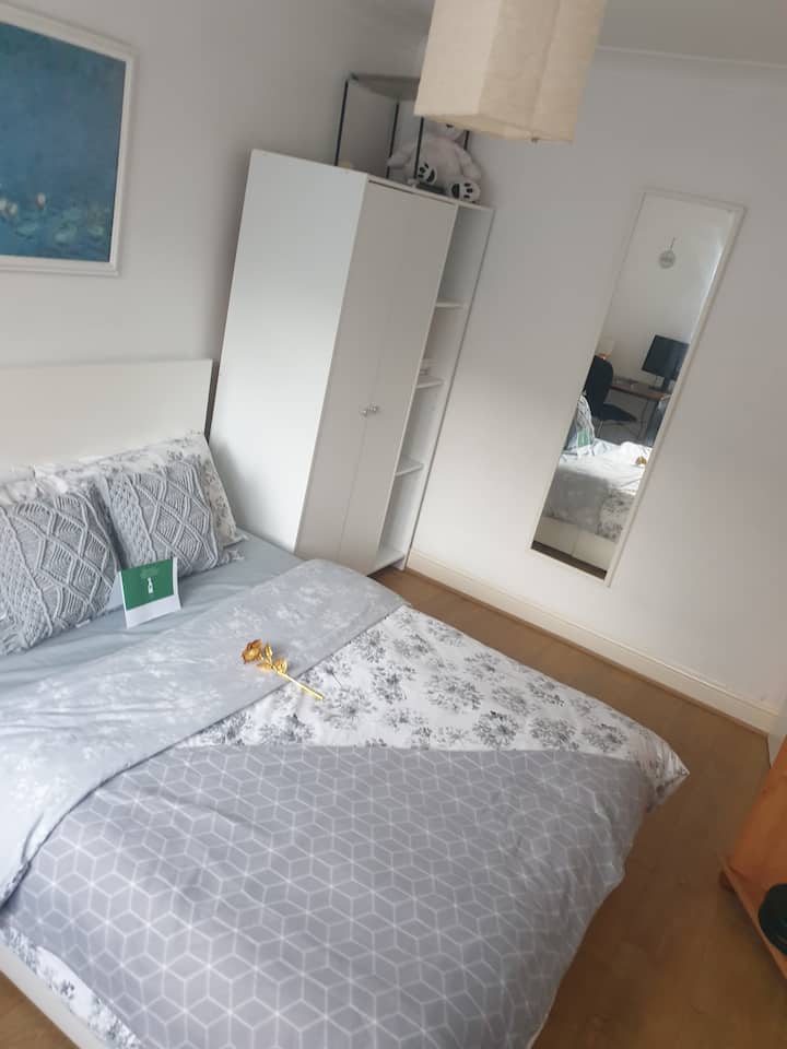 Lovely Room - 5mins From Bbc Studios, Borehamwood. - Hertfordshire