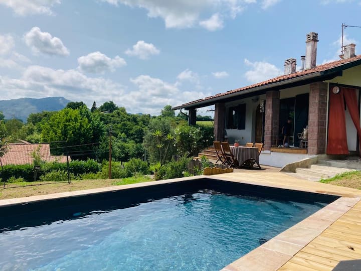 Notre Maison Au Pied De La Rhune Avec Piscine - Sare