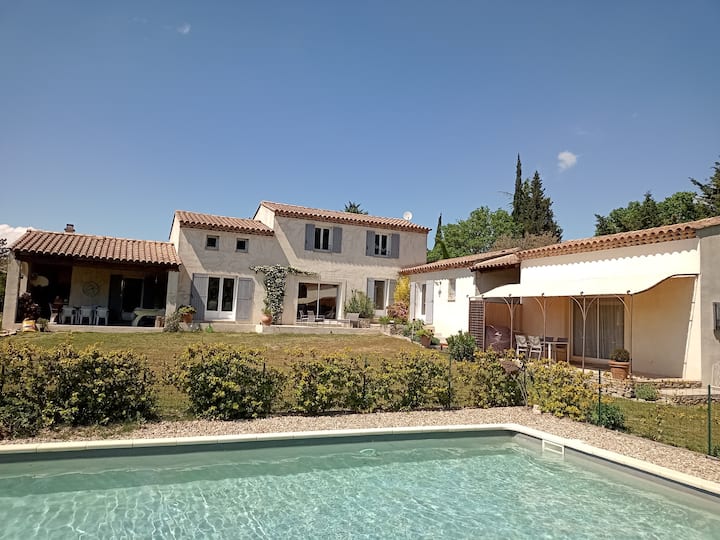 L’isle Sur La Sorgue, Gîte Dans Villa Avec Piscine - L'Isle-sur-la-Sorgue