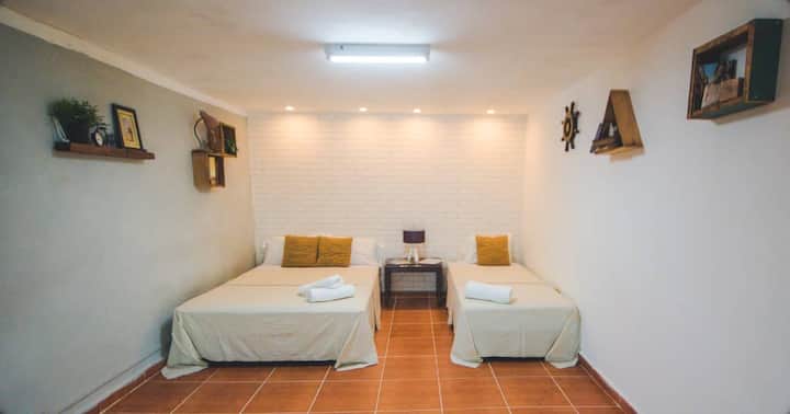 ★Hostal Lafayette (1)★//top Location /Old Havana★ - Cuba