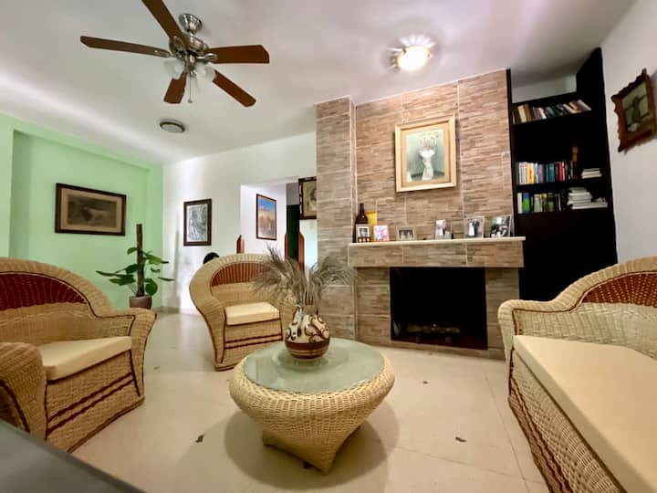 6-bedroom With Bathrooms - Havana