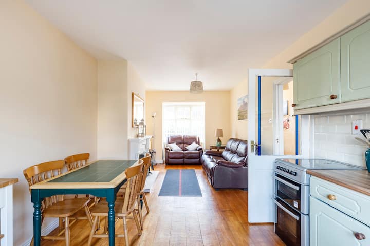 Cosy 3 Br Home, Westport Quay – Stroll & Explore - Westport, Ireland