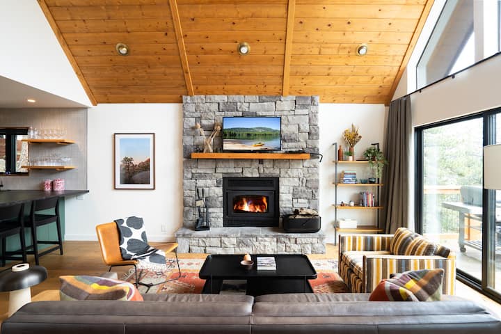 Luxury Cabin: Lake View Hot Tub, Fireplace, L2 Ev - Truckee, CA