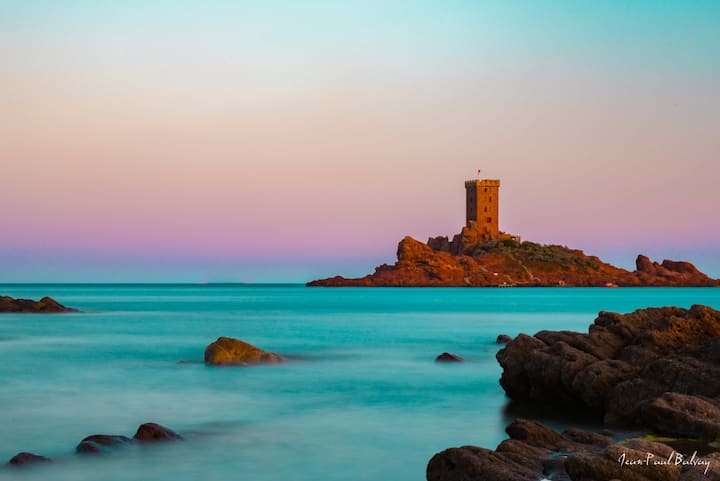 Maison Les Pieds Dans L'eau, Entre Forêt Et Plage - Fréjus