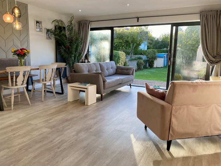 Private 3 Bedroom Home - Cardiff