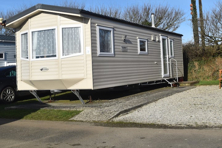 Bude Static Caravan. 2 Bedroom, Sleeps Up To 6. - Stratton