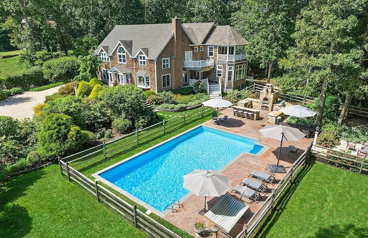 Luxurious Watermill Estate - Sag Harbor, NY