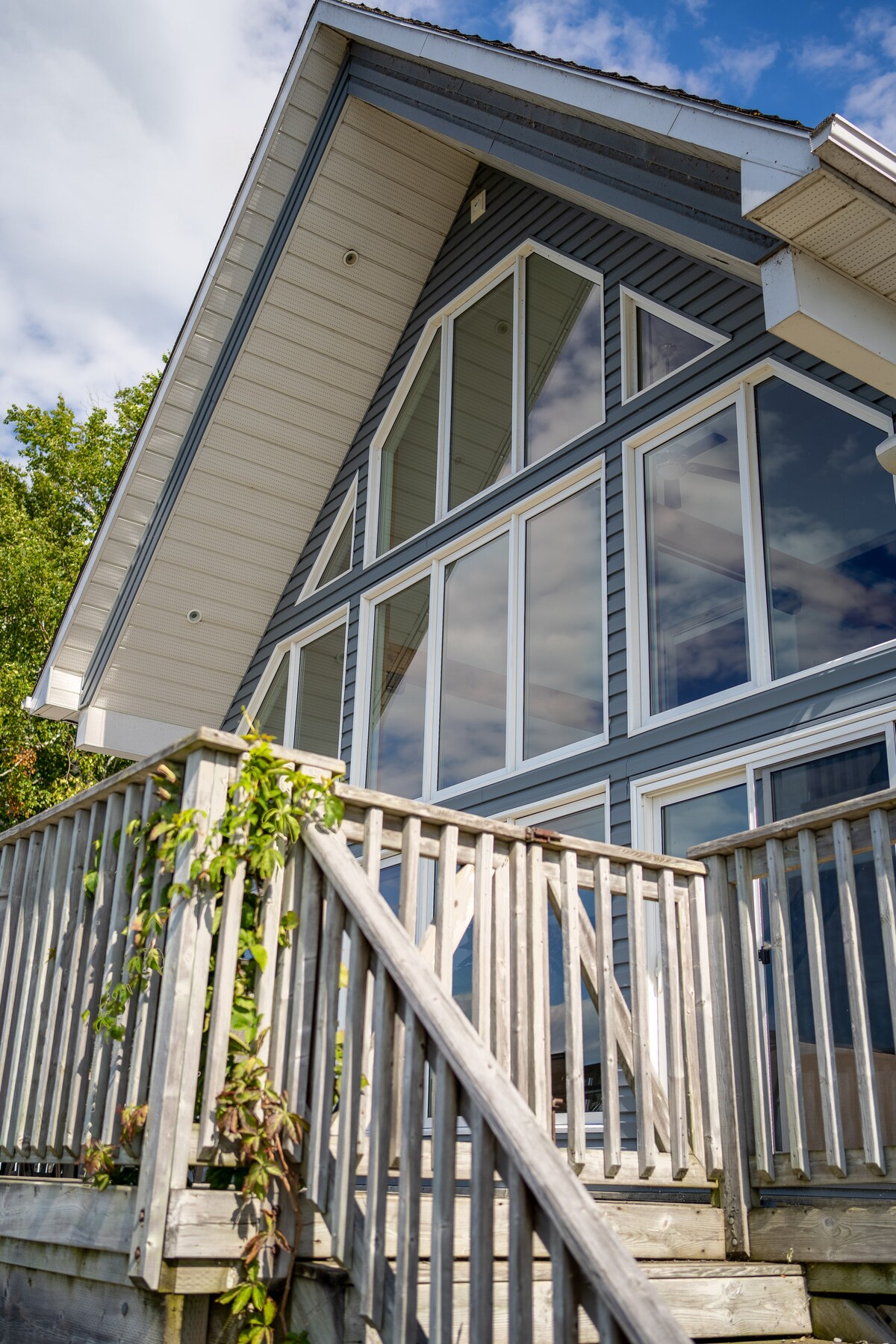 Lakefront Cottage with Pool, Hot Tub & Sauna - Cottages for Rent in ...