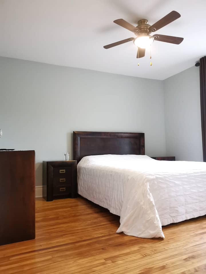 Large 2 Bdrm *Walk Downtown, To Queens, Grocery - Kingston