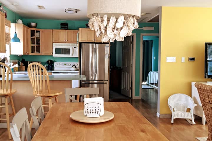 Decked Out - 1 Block To The Beach - Sea Isle City, NJ