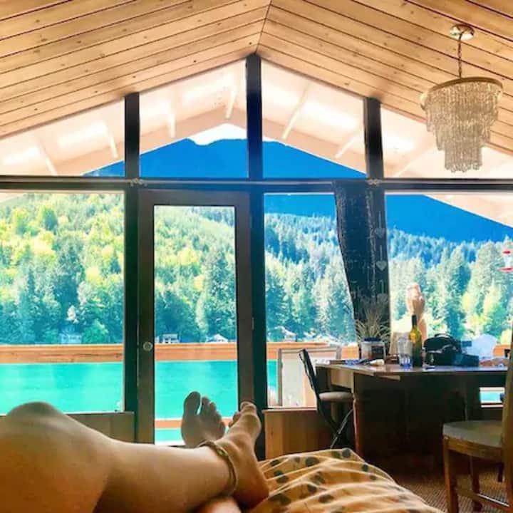 Sunny Lake Sutherland Cabin - Water Ski / Fishing - Lake Crescent, WA