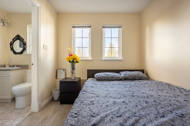 Private Bed And Bath With Air Condition - Coquitlam
