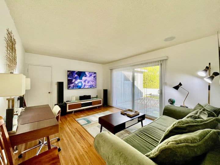Mid-century Modern Private Bed/bath & Workstation - Los Angeles, CA