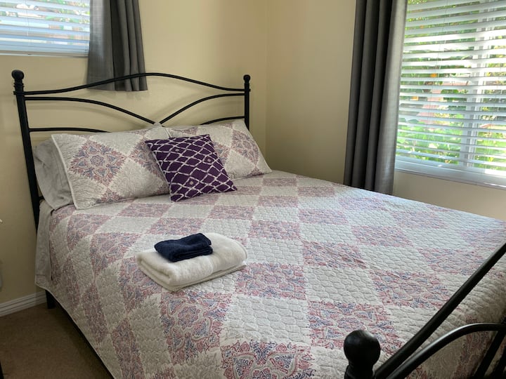 Restful Tempur-pedic Queen Bed W/ Private Bathroom - Santa Ana