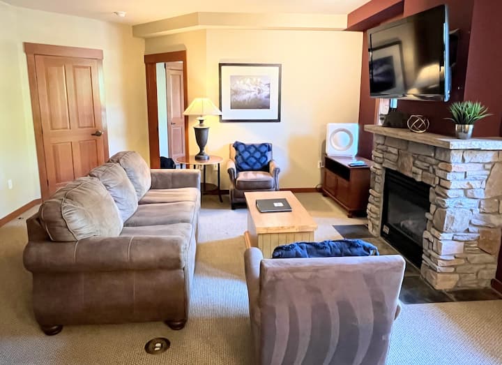 Extra Large 2br ☆Village Grand Sierra Lodge - Mammoth Lakes, CA