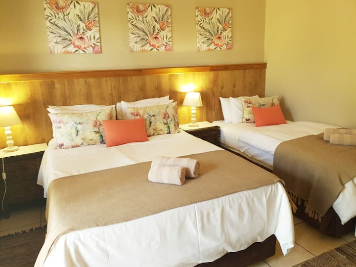 3 Sleeper Rm1 Honey Lodge Self Catering Dinokeng - Hammanskraal