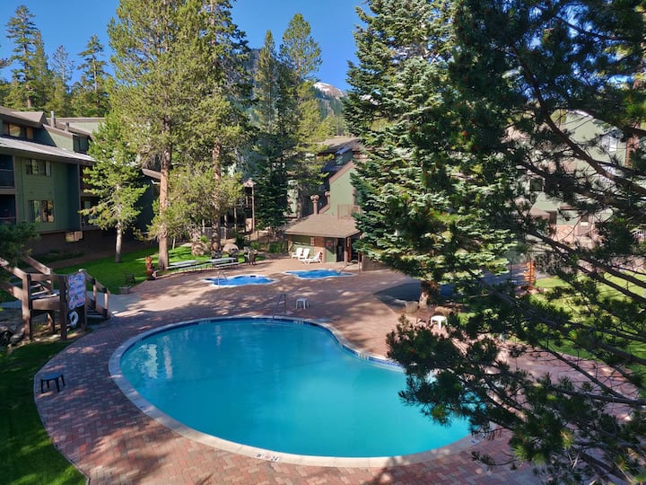 Stunning Pool, Hot Tubs - Steps To Restaurant/bar - Mammoth Lakes, CA