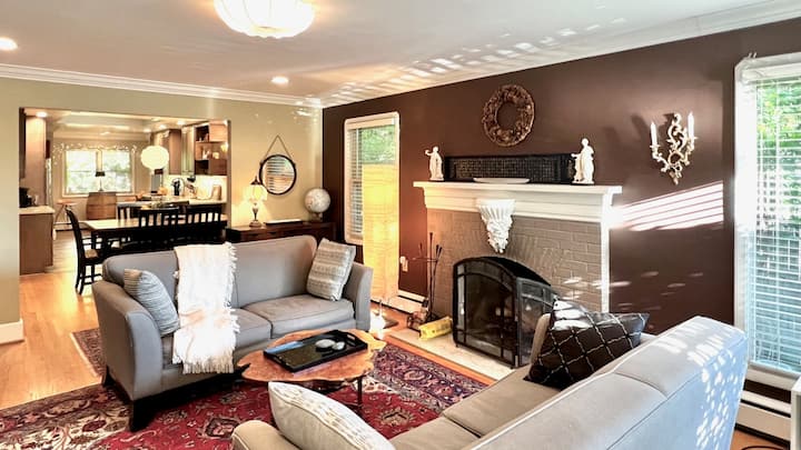 Spacious 3br Mcm Home Near Uw - Seattle, WA