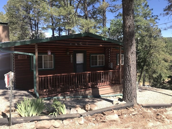 Gonzales Cozy Little Bear Cabin - Ruidoso, NM