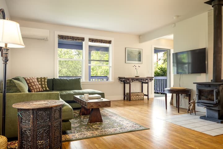 Sunny Room On Shady Lane - Free Bikes! - Orcas Island, WA