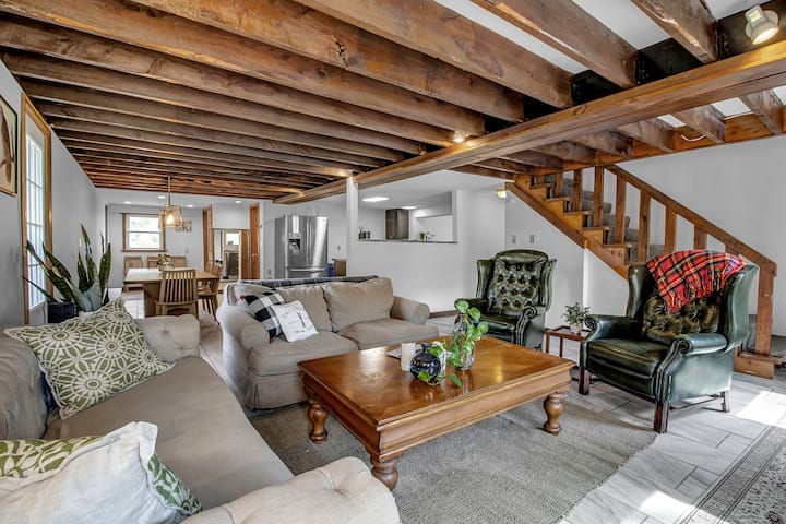 Country Chalet W/hot Tub - 5 Min To Ski Or Town - Ellicottville, NY