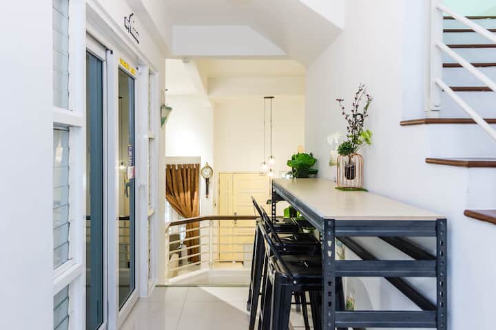 Karpal Singh Drive Nautilus Bay (7r & 7b 17person) - George Town