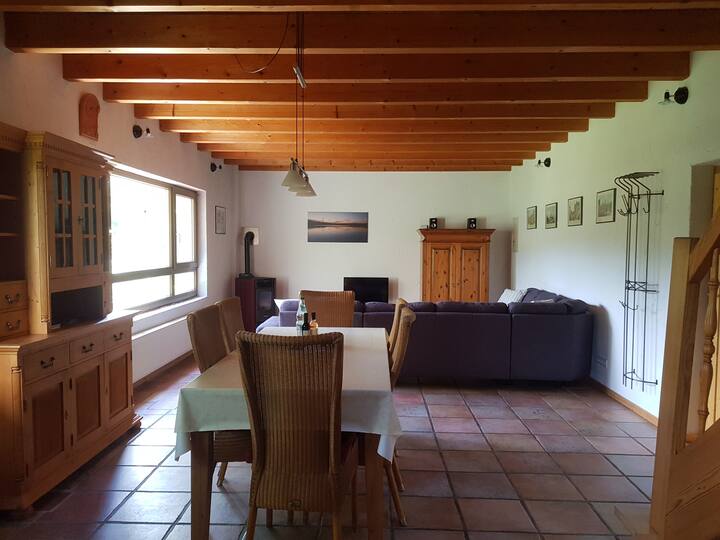 108 M² Ferienwohnung ∙ 3 Schlafzimmer ∙ 6 Gäste - Obersulm