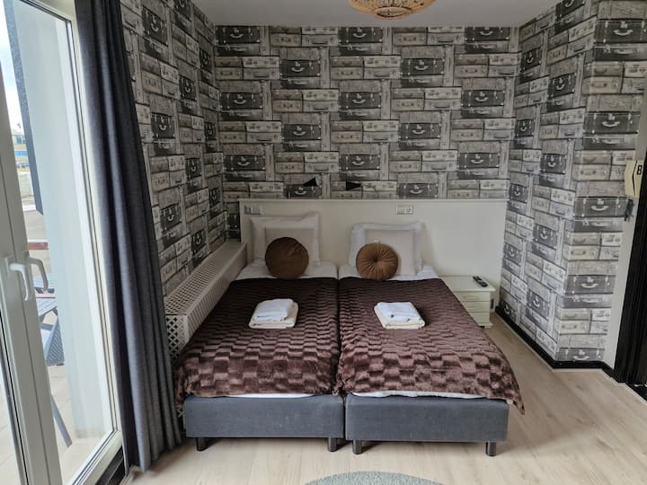 Room B: Nice Room Near Beach, With Balcony - The Hague