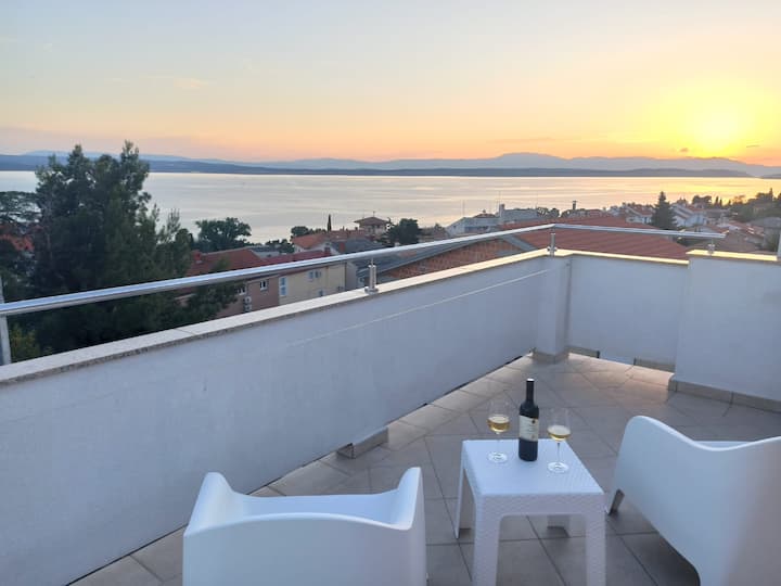 Comfortable Attic Apartment, Sea View,wi-fi - Crikvenica
