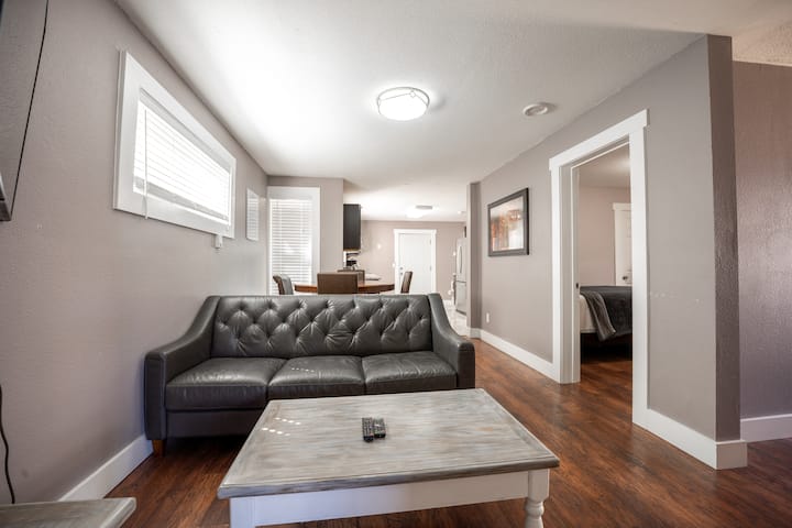 Lovely Downtown Tacoma Home Unit B - Tacoma, WA