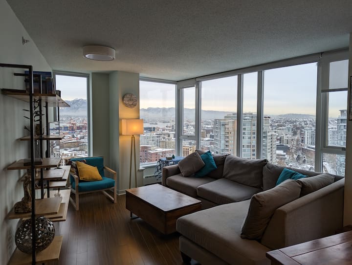 Two Bedroom Apartment-great Access & Ocean Views - Vancouver