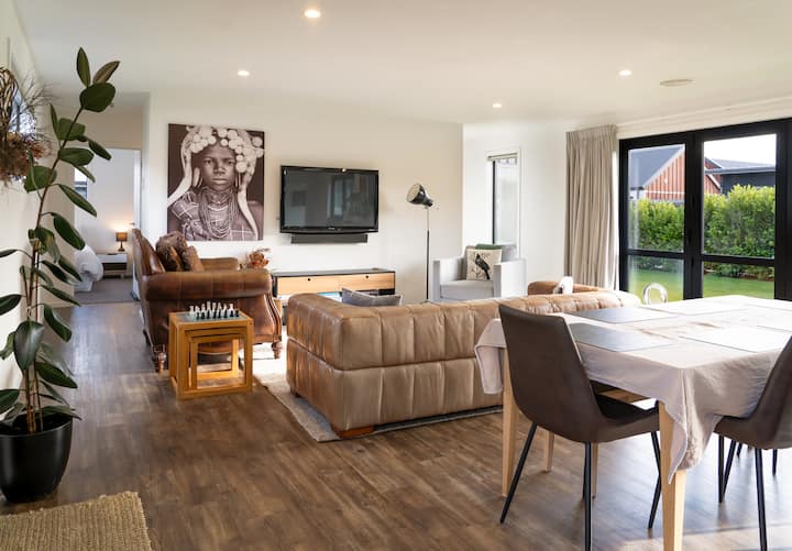Modern Queenstown Family Home - Coronet Peak