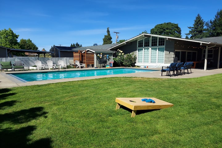 Eugene Pool Getaway - Eugene, OR