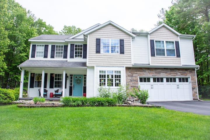 Family Home 3 Miles From Track & Downtown Saratoga - Saratoga Springs, NY