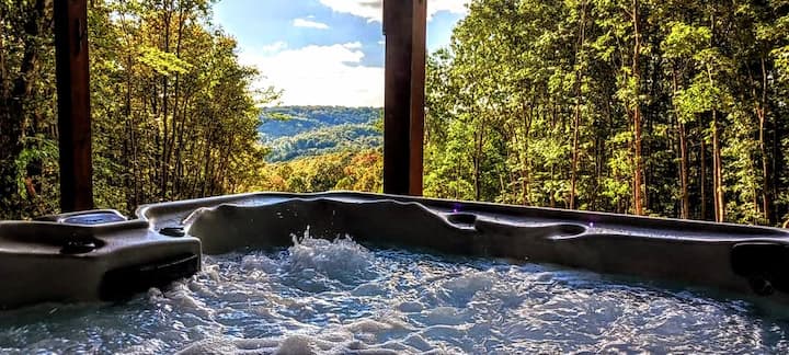Hocking Hills Amazing Views, Arcade, Hot Tub - Laurelville, OH