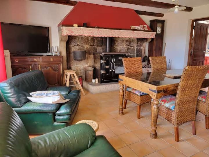 Les Volets Rouges, Gîte Classé 3 * Ménage Inclus - Auvergne