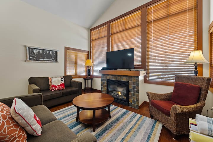 Sun Peaks Ski In/out Condo With Private Hot Tub - Sun Peaks Resort, BC