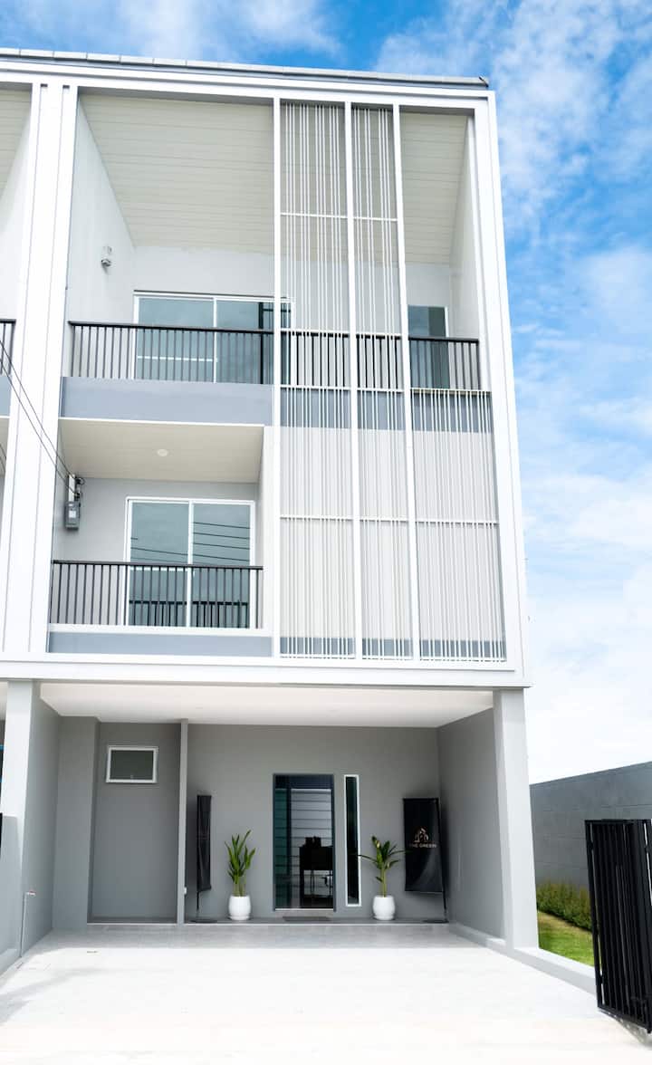 Modern Town Home - Sattahip