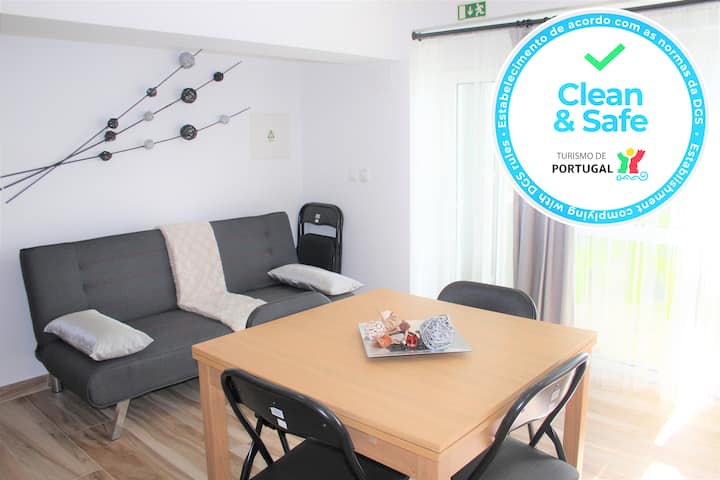 Small Apartment With Shared Patio, 200 Meters, 3 Min By Foot, Of Peniche Beach - Peniche