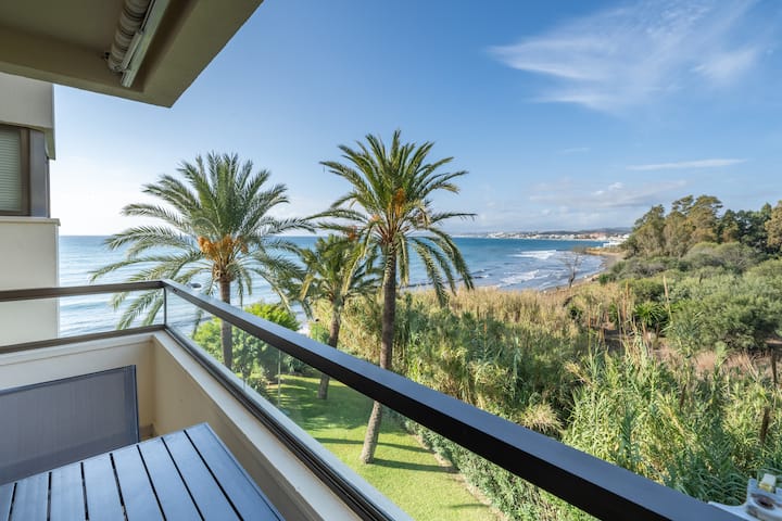 Three-bed Frontline Beach Apartment - Estepona