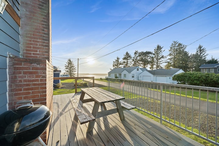 Bayview Cottage ~ Netarts - Tillamook, OR