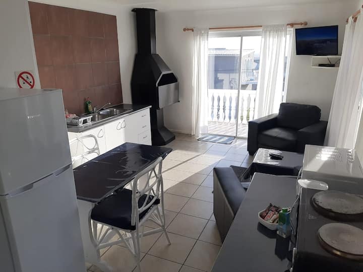 Oom Piet Accommodation - Unit 7 - Kleinbaai