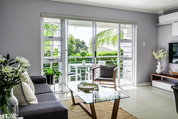 Stylish 2 Bedroom Apartment Overlooking The Ocean - Ciudad del Cabo